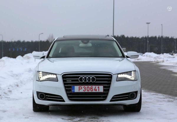 White Audi A8 2013 in Vilnius, with an engine capacity of 4.00 L and mileage of 164 thousand km for 13990 €, photo 9 on AUTOMOTO.COM.LV