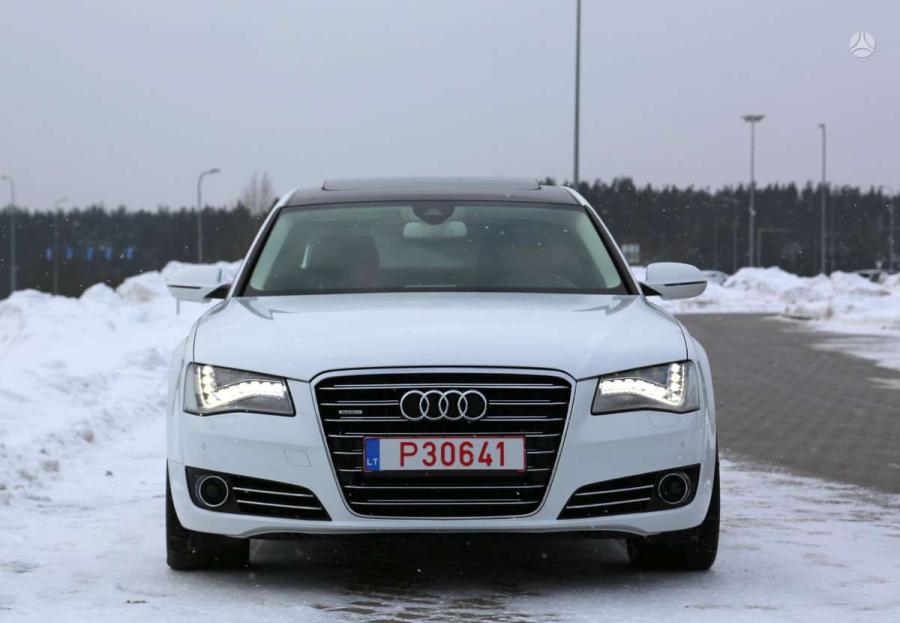 White Audi A8 2013 in Vilnius, with an engine capacity of 4.00 L and mileage of 164 thousand km for 13990 €, photo 9 on AUTOMOTO.COM.LV