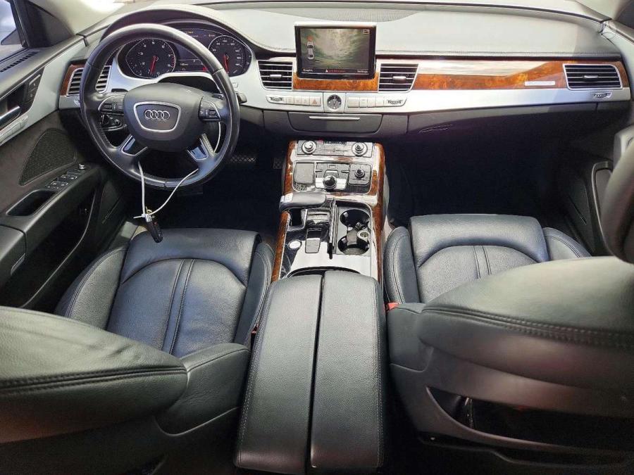White Audi A8 2015 in Vilnius, with an engine capacity of 3.00 L and mileage of 176 thousand km for 7550 €, photo 9 on AUTOMOTO.COM.LV