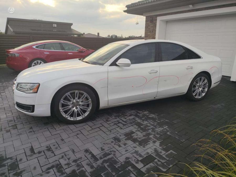 White Audi A8 2015 in Taurage, with an engine capacity of 3.00 L and mileage of 234 thousand km for 8200 €, photo 5 on AUTOMOTO.COM.LV