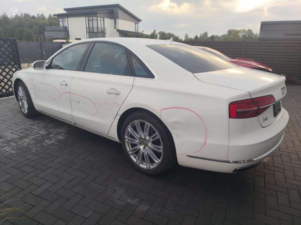 White Audi A8 2015 in Taurage, with an engine capacity of 3.00 L and mileage of 234 thousand km for 8200 €, photo 6 on AUTOMOTO.COM.LV