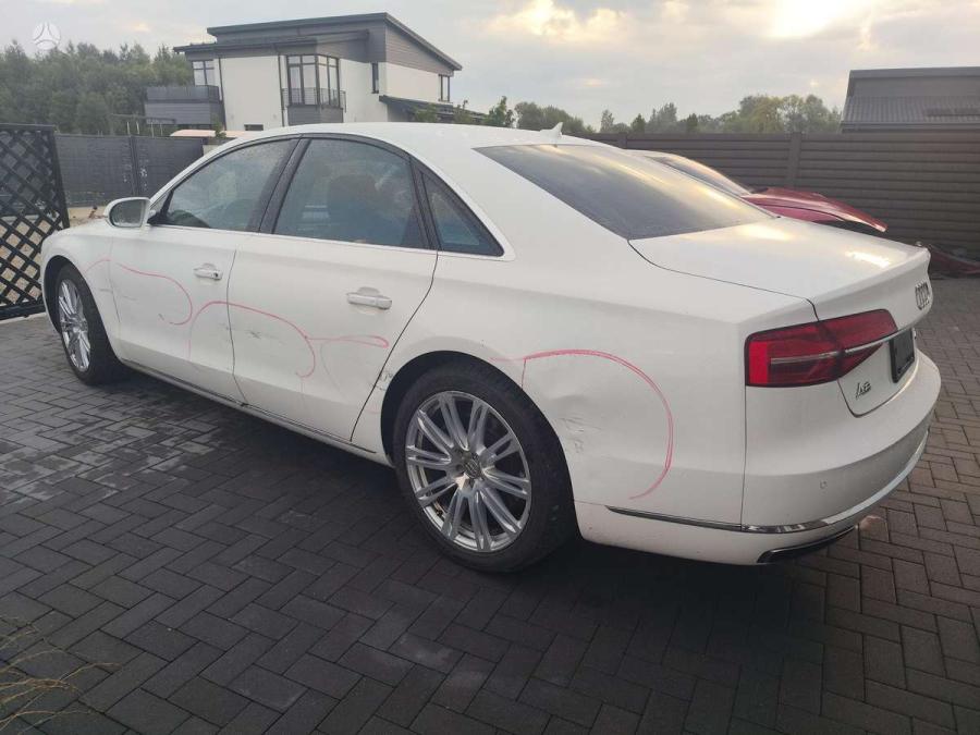 White Audi A8 2015 in Taurage, with an engine capacity of 3.00 L and mileage of 234 thousand km for 8200 €, photo 6 on AUTOMOTO.COM.LV