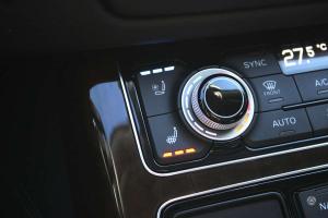 Balts Audi A8 2017 Viļņa, ar dzinēja tilpumu 3.00 L un nobraukumu 100 tūkst. km par 17400 €, foto 24 vietnē AUTOMOTO.COM.LV