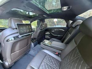 White Audi A8 2019 in Vilnius, with an engine capacity of 2.97 L and mileage of 185 thousand km for 46700 €, photo 14 on AUTOMOTO.COM.LV