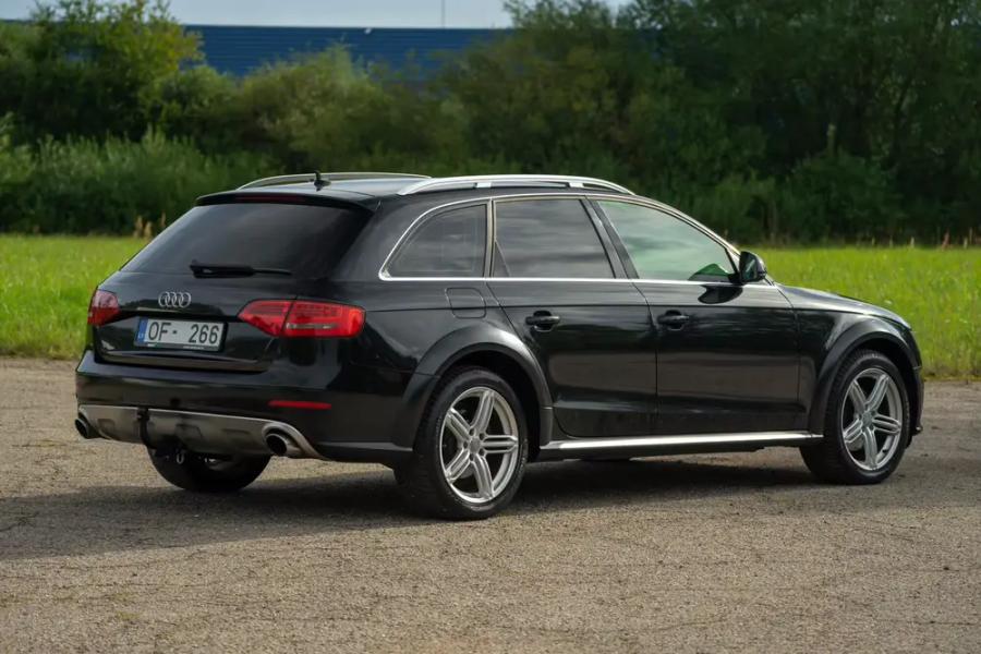 Black Audi Allroad 2009 in Liepaja, with an engine capacity of 2.00 L and mileage of 303 thousand km for 6800 €, photo 5 on AUTOMOTO.COM.LV