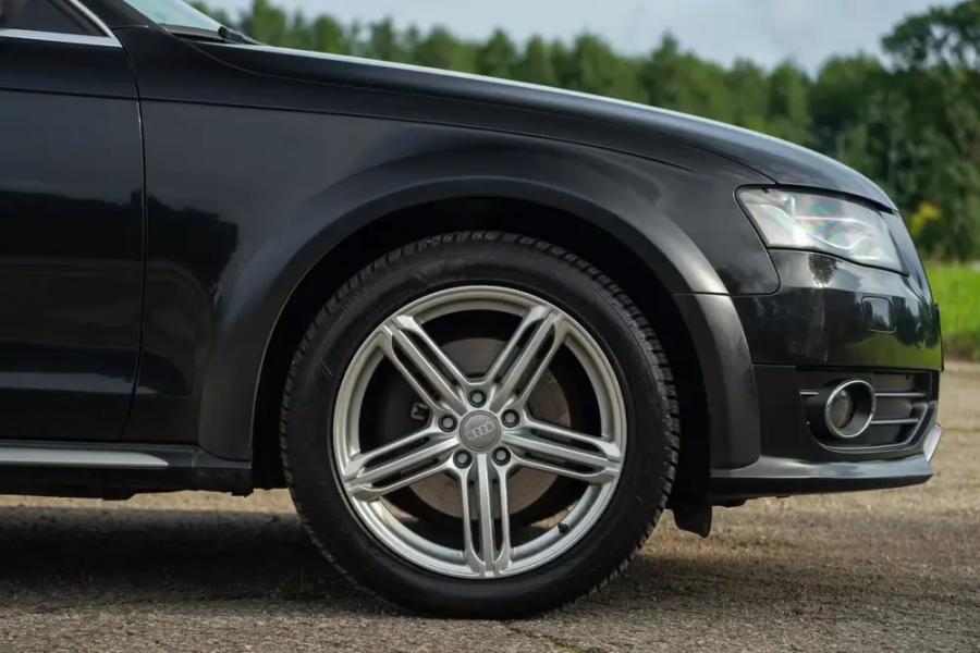 Black Audi Allroad 2009 in Liepaja, with an engine capacity of 2.00 L and mileage of 303 thousand km for 6800 €, photo 8 on AUTOMOTO.COM.LV