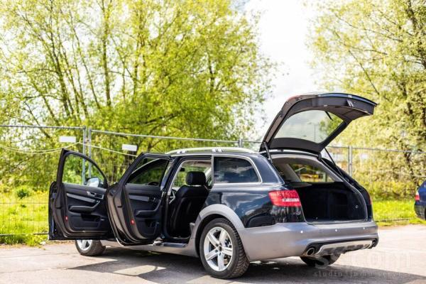 Black Audi Allroad 2010 in Riga, with an engine capacity of 3.00 L and mileage of 435 thousand km for 6290 €, photo 9 on AUTOMOTO.COM.LV