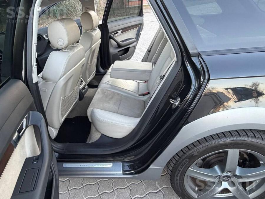 Black Audi Allroad 2011 in Riga, with an engine capacity of 3.00 L and mileage of 0 thousand km for 6350 €, photo 21 on AUTOMOTO.COM.LV