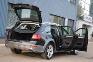 Black Audi Allroad 2011 in Riga, with an engine capacity of 3.00 L and mileage of 237 thousand km for 9990 €, photo 8 on AUTOMOTO.COM.LV