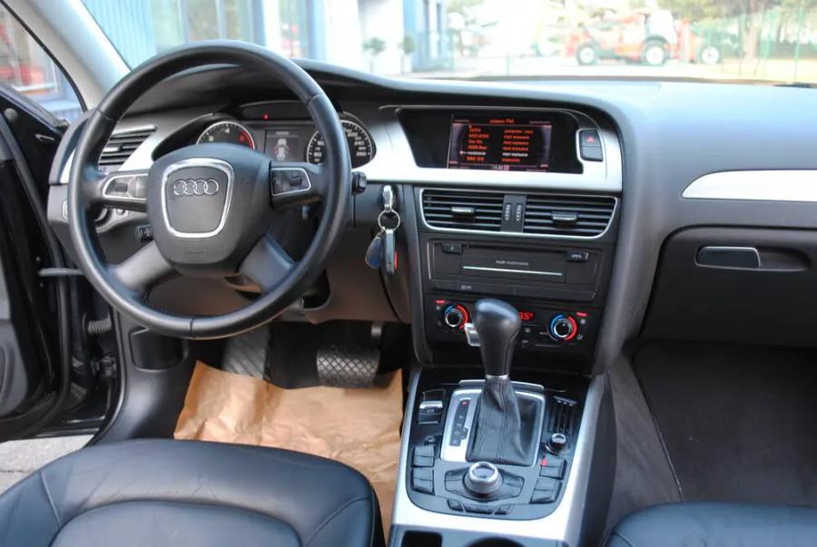 Black Audi Allroad 2011 in Riga, with an engine capacity of 3.00 L and mileage of 237 thousand km for 9990 €, photo 16 on AUTOMOTO.COM.LV