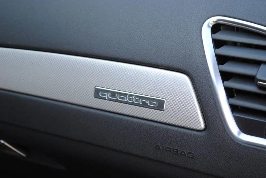 Black Audi Allroad 2011 in Riga, with an engine capacity of 3.00 L and mileage of 237 thousand km for 9990 €, photo 18 on AUTOMOTO.COM.LV