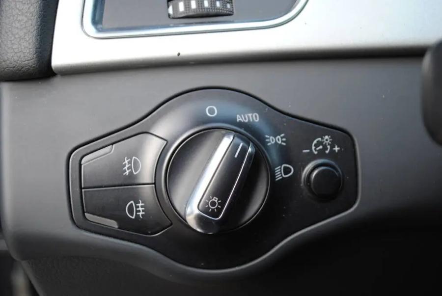 Black Audi Allroad 2011 in Riga, with an engine capacity of 3.00 L and mileage of 237 thousand km for 9990 €, photo 20 on AUTOMOTO.COM.LV