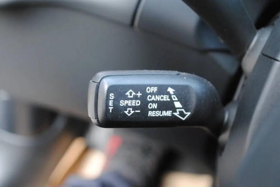 Black Audi Allroad 2011 in Riga, with an engine capacity of 3.00 L and mileage of 237 thousand km for 9990 €, photo 21 on AUTOMOTO.COM.LV