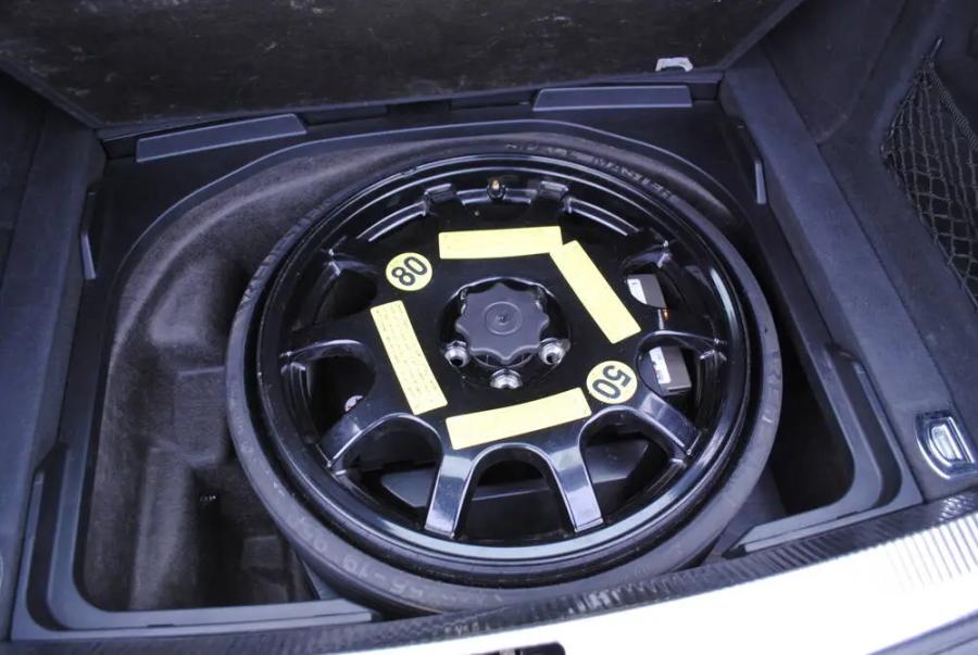 Black Audi Allroad 2011 in Riga, with an engine capacity of 3.00 L and mileage of 237 thousand km for 9990 €, photo 29 on AUTOMOTO.COM.LV