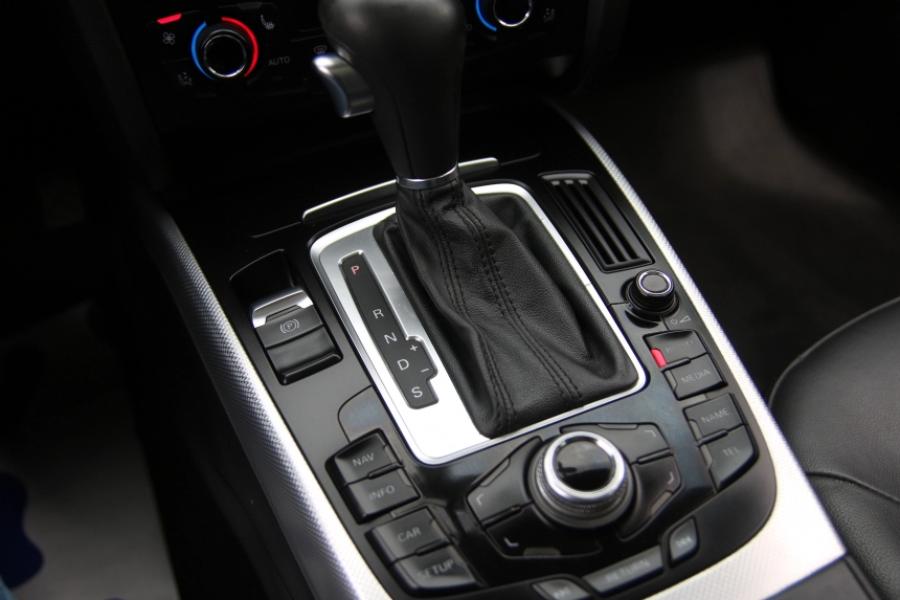 Black Audi Allroad 2011 in Riga, with an engine capacity of 3.00 L and mileage of 242 thousand km for 9990 €, photo 5 on AUTOMOTO.COM.LV
