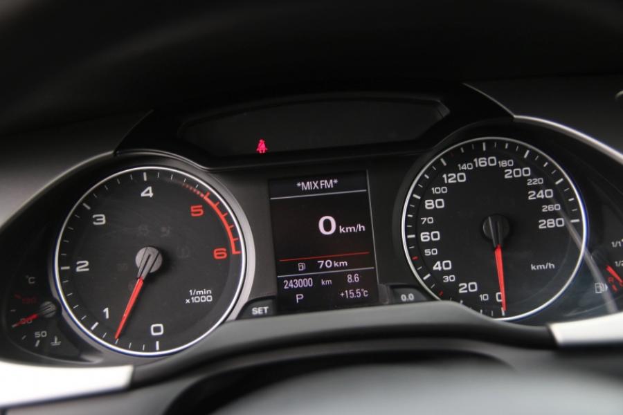 Black Audi Allroad 2011 in Riga, with an engine capacity of 3.00 L and mileage of 242 thousand km for 9990 €, photo 8 on AUTOMOTO.COM.LV