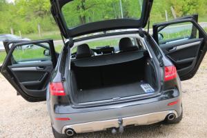 Black Audi Allroad 2011 in Riga, with an engine capacity of 3.00 L and mileage of 242 thousand km for 9990 €, photo 15 on AUTOMOTO.COM.LV