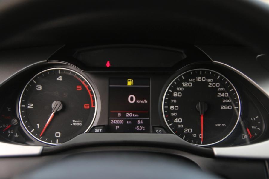 Black Audi Allroad 2011 in Riga, with an engine capacity of 3.00 L and mileage of 242 thousand km for 9990 €, photo 26 on AUTOMOTO.COM.LV