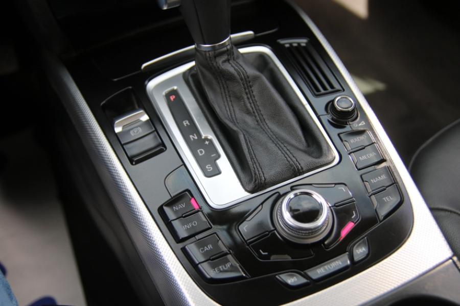 Black Audi Allroad 2011 in Riga, with an engine capacity of 3.00 L and mileage of 242 thousand km for 9990 €, photo 33 on AUTOMOTO.COM.LV