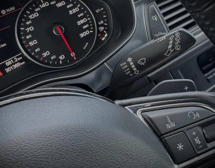 Melns Audi Allroad 2012 Jūrmala, ar dzinēja tilpumu 3.00 L un nobraukumu 301 tūkst. km par 11900 €, foto 33 vietnē AUTOMOTO.COM.LV