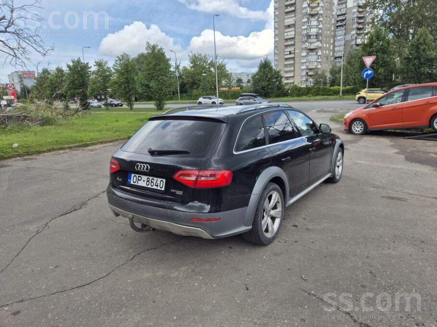 Melns Audi Allroad 2013 Rīga, ar dzinēja tilpumu 2.00 L un nobraukumu 209 tūkst. km par 10490 €, foto 7 vietnē AUTOMOTO.COM.LV