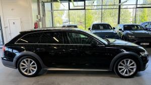 Melns Audi Allroad 2019 Rīga, ar dzinēja tilpumu 3.00 L un nobraukumu 109 tūkst. km par 1990000 €, foto 5 vietnē AUTOMOTO.COM.LV