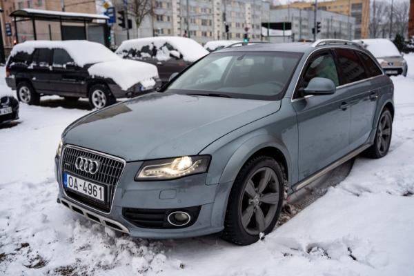 Zaļš Audi Allroad 2009 Rīga, ar dzinēja tilpumu 3.00 L un nobraukumu 329 tūkst. km par 6900 €, foto 1 vietnē AUTOMOTO.COM.LV