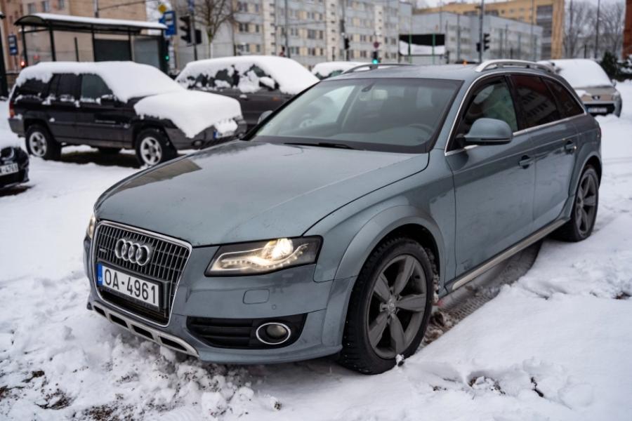 Green Audi Allroad 2009 in Riga, with an engine capacity of 3.00 L and mileage of 329 thousand km for 6900 €, photo 1 on AUTOMOTO.COM.LV