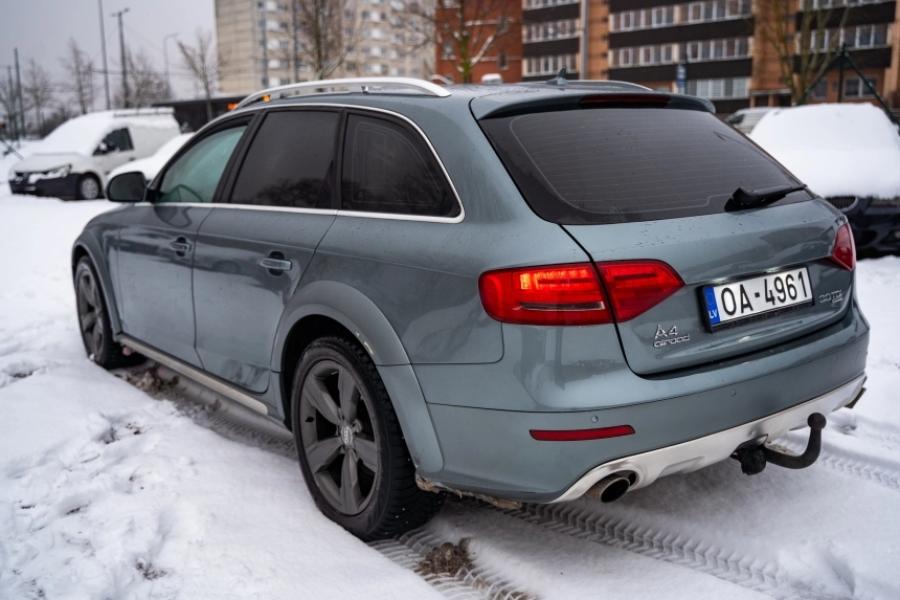Green Audi Allroad 2009 in Riga, with an engine capacity of 3.00 L and mileage of 329 thousand km for 6900 €, photo 3 on AUTOMOTO.COM.LV