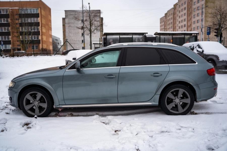 Green Audi Allroad 2009 in Riga, with an engine capacity of 3.00 L and mileage of 329 thousand km for 6900 €, photo 4 on AUTOMOTO.COM.LV