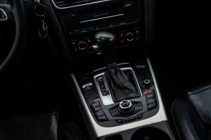 Green Audi Allroad 2009 in Riga, with an engine capacity of 3.00 L and mileage of 329 thousand km for 6900 €, photo 8 on AUTOMOTO.COM.LV