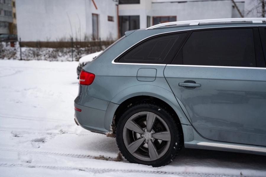 Green Audi Allroad 2009 in Riga, with an engine capacity of 3.00 L and mileage of 329 thousand km for 6900 €, photo 9 on AUTOMOTO.COM.LV