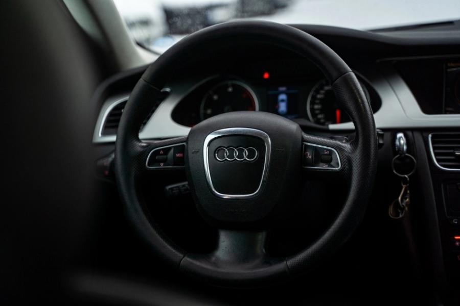 Green Audi Allroad 2009 in Riga, with an engine capacity of 3.00 L and mileage of 329 thousand km for 6900 €, photo 18 on AUTOMOTO.COM.LV