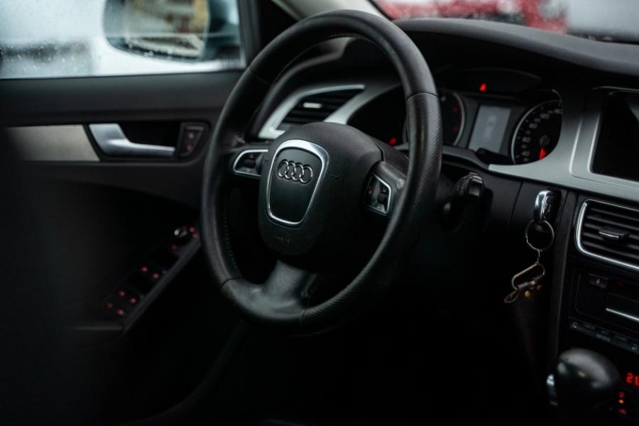 Green Audi Allroad 2009 in Riga, with an engine capacity of 3.00 L and mileage of 329 thousand km for 6900 €, photo 27 on AUTOMOTO.COM.LV