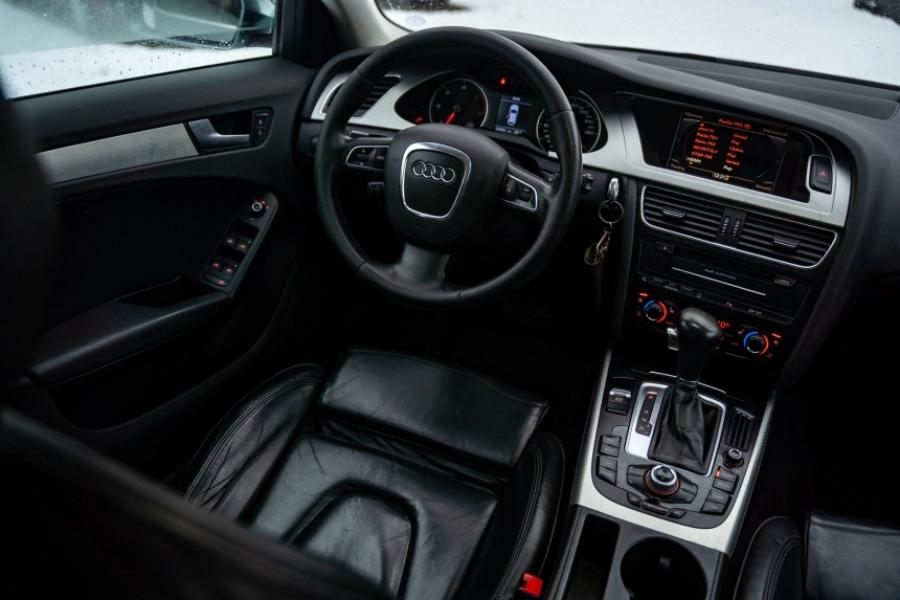Green Audi Allroad 2009 in Riga, with an engine capacity of 3.00 L and mileage of 329 thousand km for 6900 €, photo 29 on AUTOMOTO.COM.LV