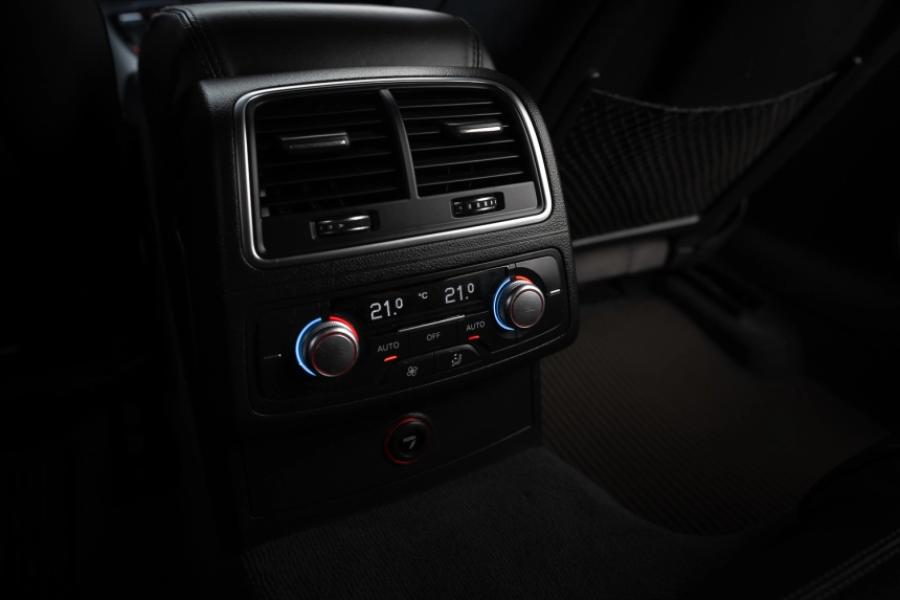 Zaļš Audi Allroad 2017 Rīga, ar dzinēja tilpumu 3.00 L un nobraukumu 249 tūkst. km par 19200 €, foto 26 vietnē AUTOMOTO.COM.LV