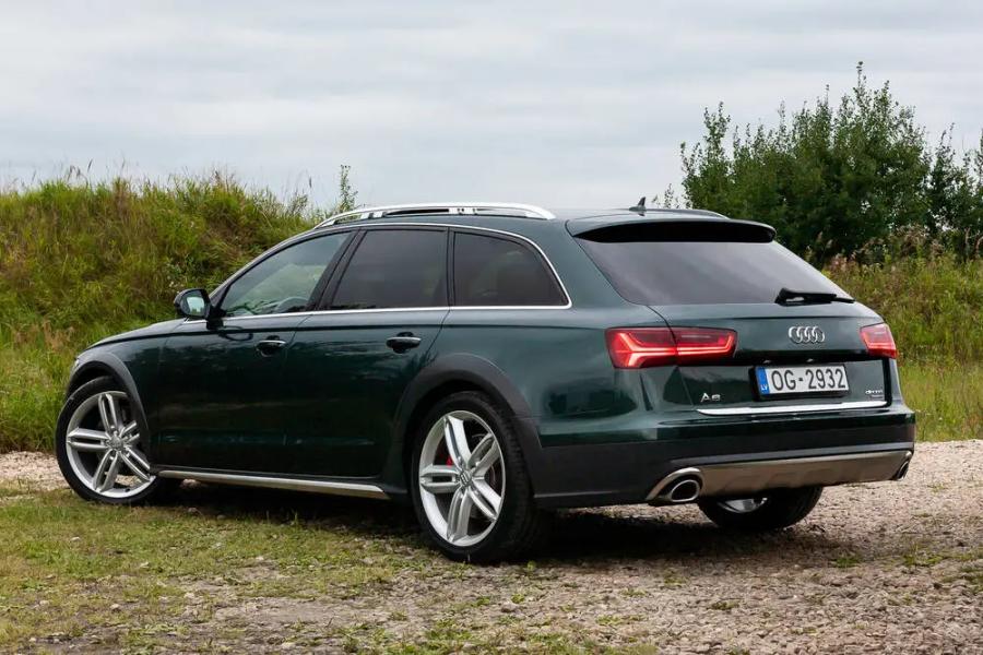 Green Audi Allroad 2017 in Riga, with an engine capacity of 3.00 L and mileage of 239 thousand km for 17995 €, photo 3 on AUTOMOTO.COM.LV