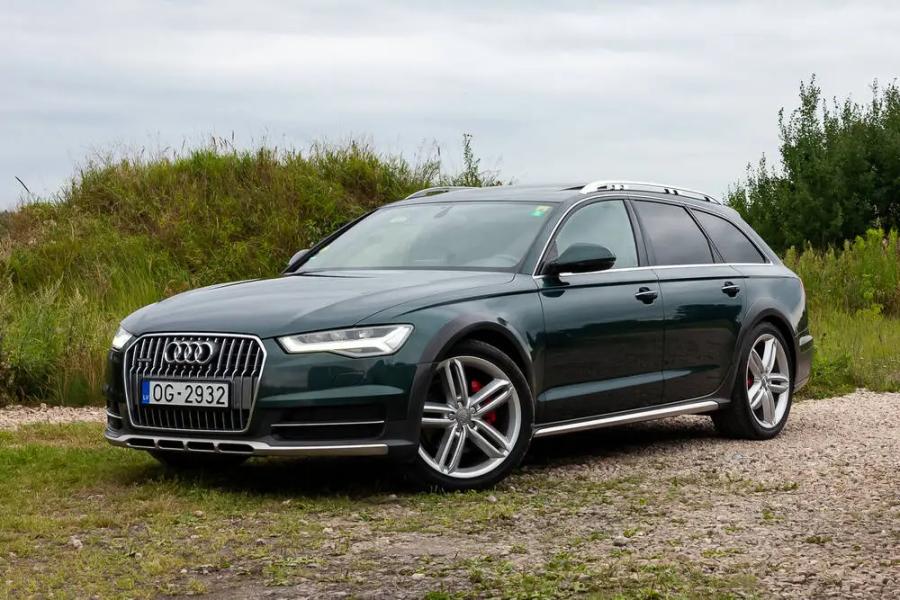 Green Audi Allroad 2017 in Riga, with an engine capacity of 3.00 L and mileage of 239 thousand km for 17995 €, photo 4 on AUTOMOTO.COM.LV