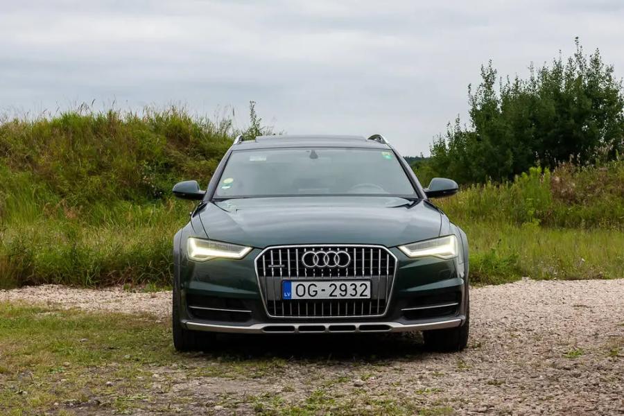 Green Audi Allroad 2017 in Riga, with an engine capacity of 3.00 L and mileage of 239 thousand km for 17995 €, photo 8 on AUTOMOTO.COM.LV