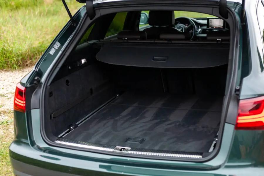 Green Audi Allroad 2017 in Riga, with an engine capacity of 3.00 L and mileage of 239 thousand km for 17995 €, photo 13 on AUTOMOTO.COM.LV