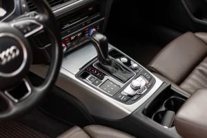 Green Audi Allroad 2017 in Riga, with an engine capacity of 3.00 L and mileage of 239 thousand km for 17995 €, photo 22 on AUTOMOTO.COM.LV