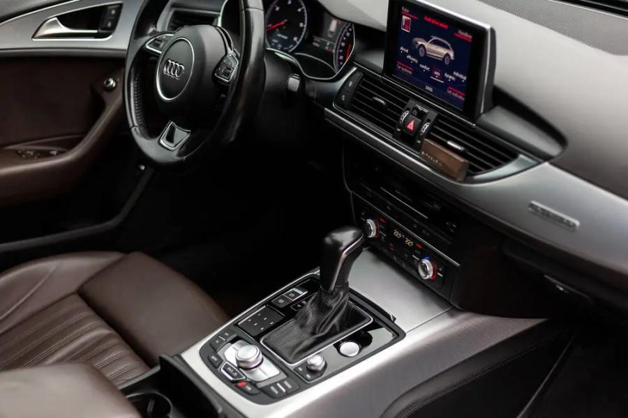 Green Audi Allroad 2017 in Riga, with an engine capacity of 3.00 L and mileage of 239 thousand km for 17995 €, photo 26 on AUTOMOTO.COM.LV