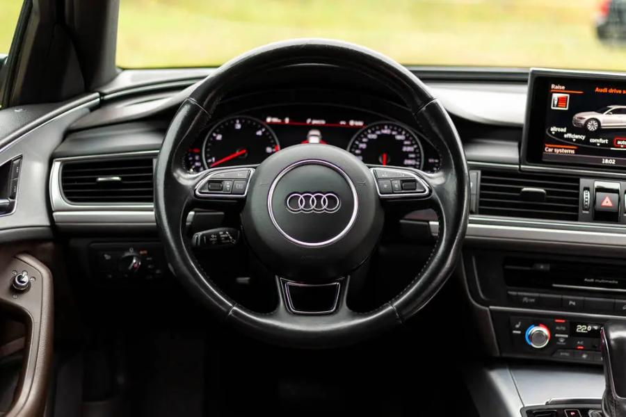 Green Audi Allroad 2017 in Riga, with an engine capacity of 3.00 L and mileage of 239 thousand km for 17995 €, photo 27 on AUTOMOTO.COM.LV