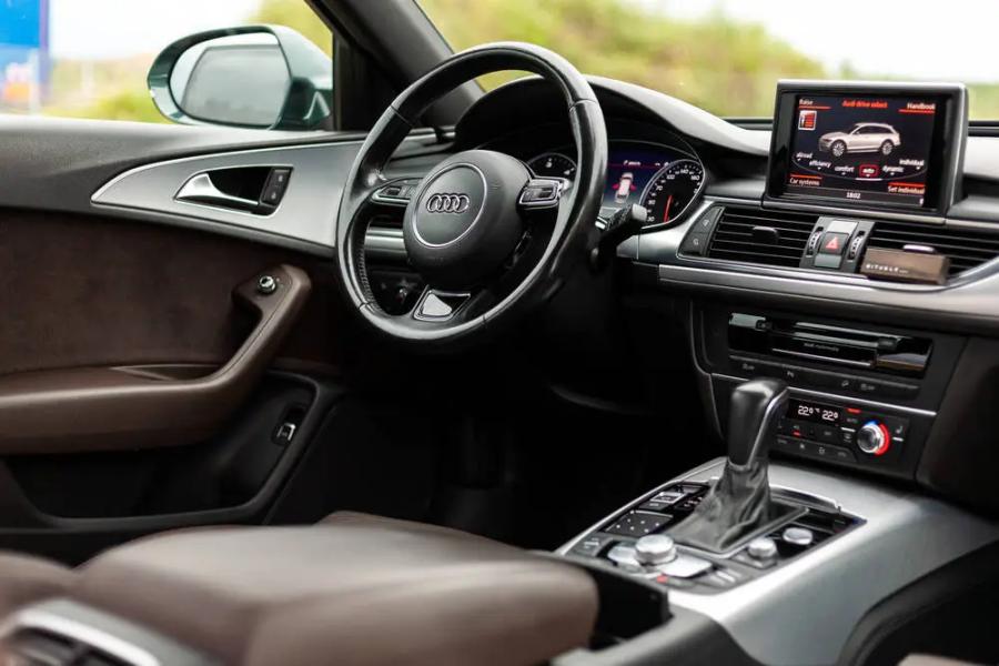 Green Audi Allroad 2017 in Riga, with an engine capacity of 3.00 L and mileage of 239 thousand km for 17995 €, photo 28 on AUTOMOTO.COM.LV