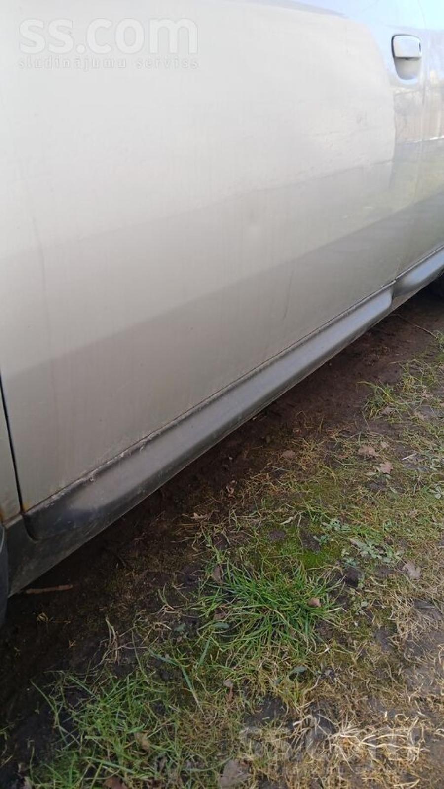 Pelēks Audi Allroad 2001 Jelgava, ar dzinēja tilpumu 2.50 L un nobraukumu 300 tūkst. km par 1300 €, foto 12 vietnē AUTOMOTO.COM.LV