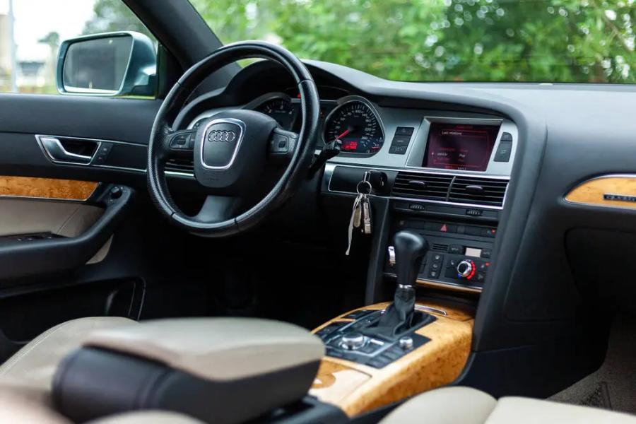 Grey Audi Allroad 2007 in Riga, with an engine capacity of 2.70 L and mileage of 387 thousand km for 5495 €, photo 24 on AUTOMOTO.COM.LV