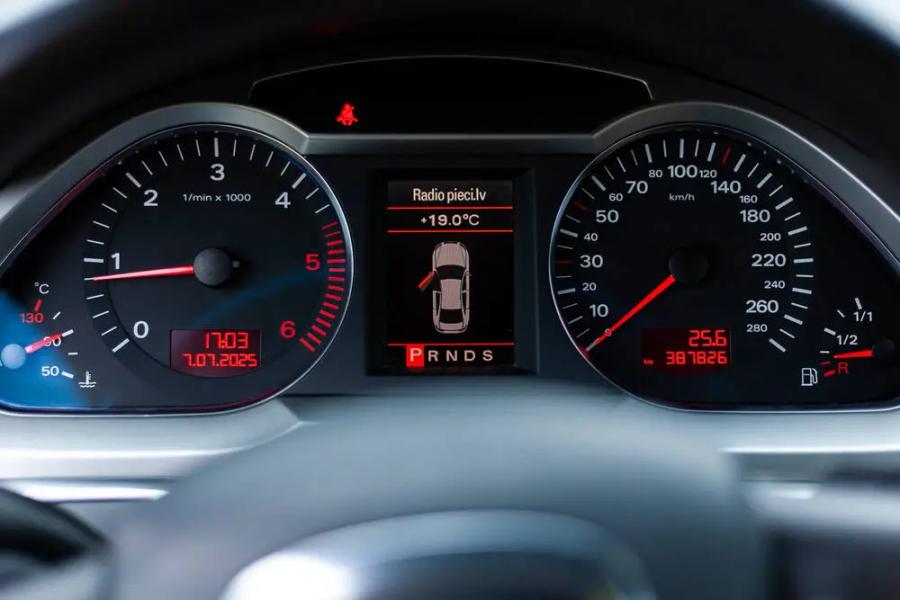 Grey Audi Allroad 2007 in Riga, with an engine capacity of 2.70 L and mileage of 387 thousand km for 5495 €, photo 32 on AUTOMOTO.COM.LV