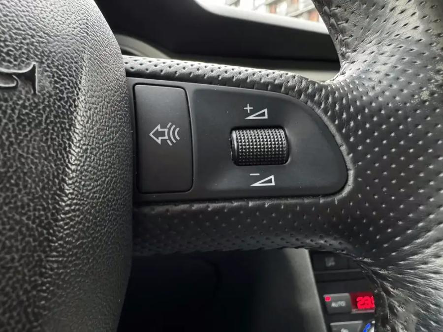 Pelēks Audi Allroad 2008 Rīga, ar dzinēja tilpumu 3.00 L un nobraukumu 392 tūkst. km par 4290 €, foto 17 vietnē AUTOMOTO.COM.LV