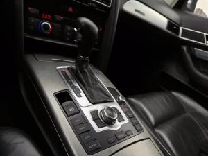 Pelēks Audi Allroad 2008 Rīga, ar dzinēja tilpumu 3.00 L un nobraukumu 392 tūkst. km par 4290 €, foto 21 vietnē AUTOMOTO.COM.LV