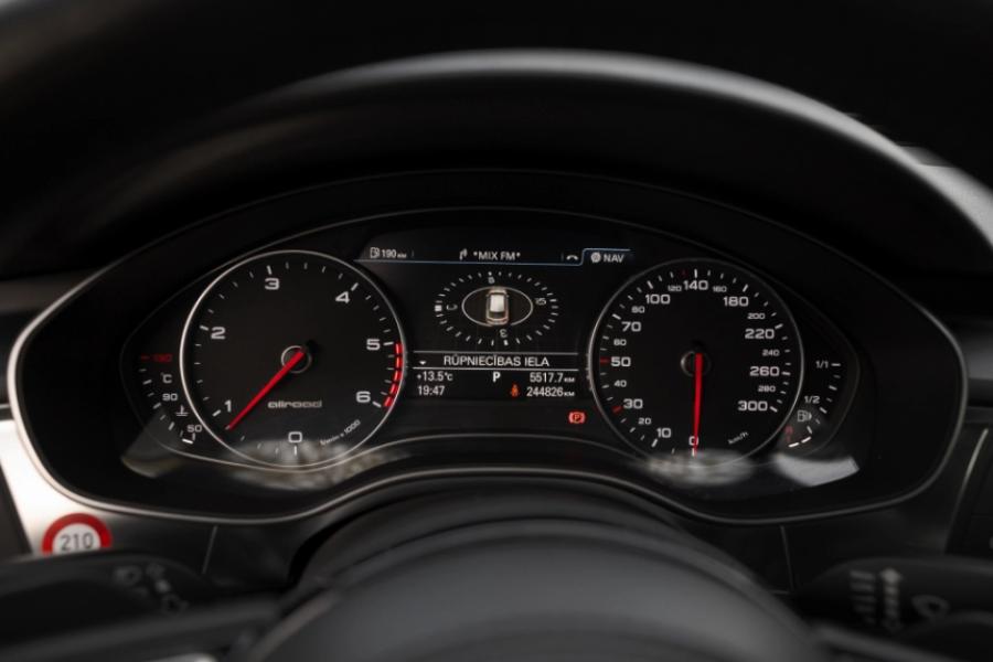 Pelēks Audi Allroad 2012 Rīga, ar dzinēja tilpumu 3.00 L un nobraukumu 245 tūkst. km par 13500 €, foto 15 vietnē AUTOMOTO.COM.LV